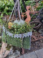 Different And Creative Ideas Of Flower Pots Made With Wire